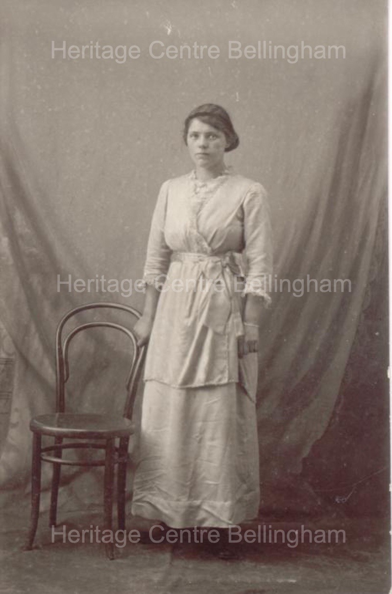 Studio portrait of an unknown young woman - Images Database - The ...